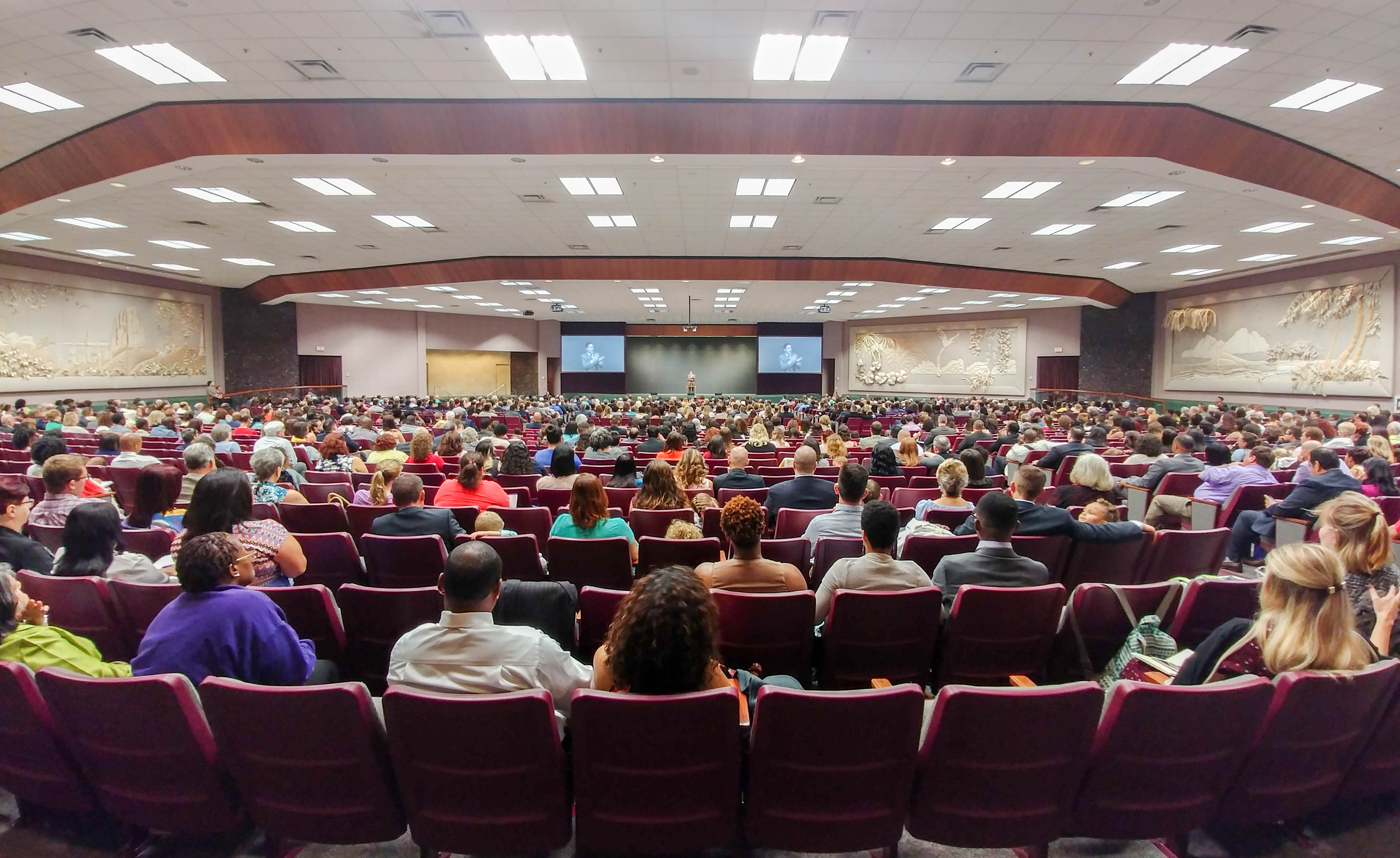 Over 1,400 Attended “Don’t Give Up!” Convention of JW presented in ASL ...