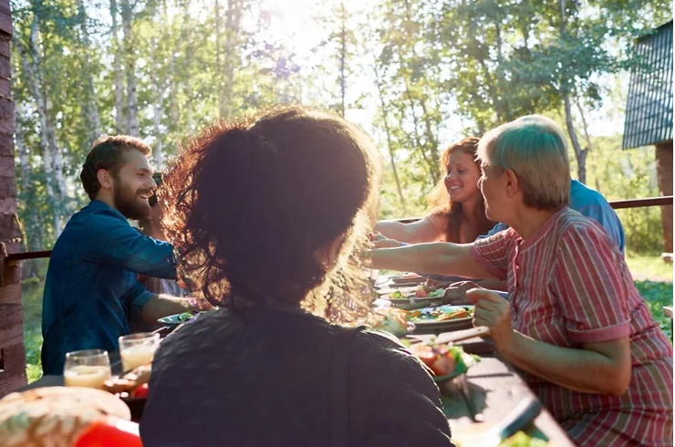 9 Tips for a More Inclusive Holiday Gathering – Deaf Network of Texas